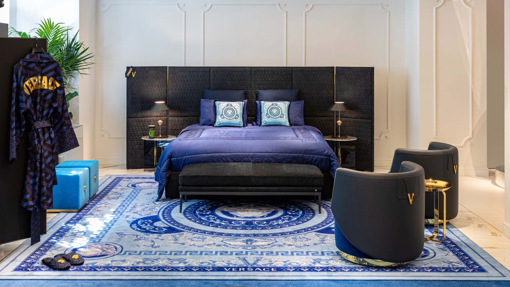 Versace bed V-King kopen bij Beds & Bedding